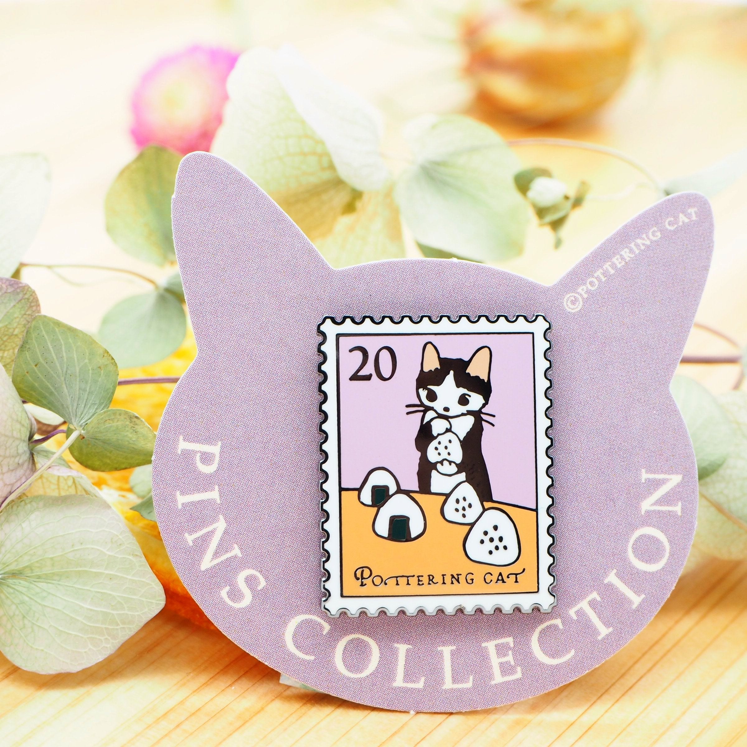 Pottering Cat / Cat Pin - Eating Rice Ball – Cute Things from Japan
