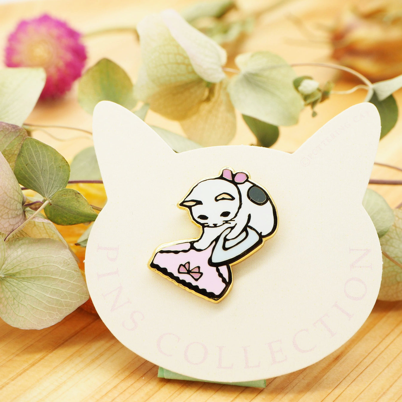 Pottering Cat / Cat Pin - Ironing – Cute Things from Japan